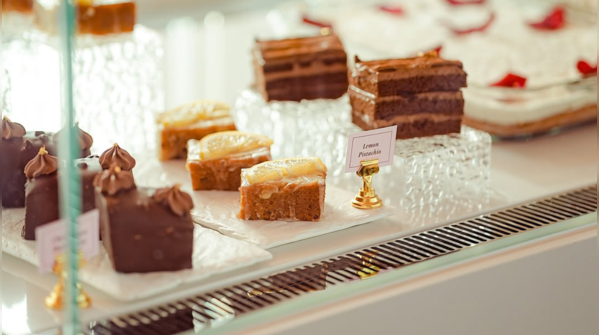 Kapil Sharma opens Kap’s Café in Surrey, Canada: Here’s what it looks ...