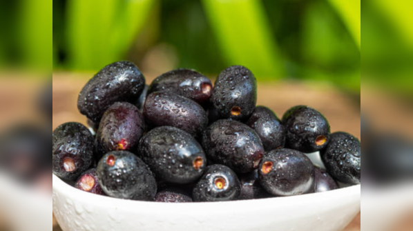 5 monsoon fruits that support digestion and immunity naturally