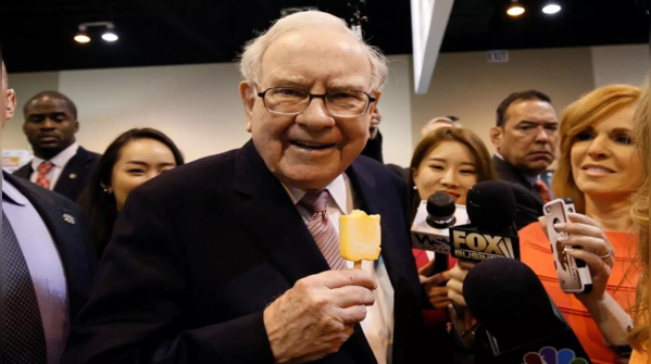 What keeps Warren Buffett going at 94? His daily routine might shock you