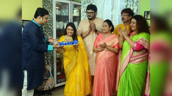 Newly married couple Sudipta Chakraborty- Swarna Shekar Joardar to feature in a fun game show ...
