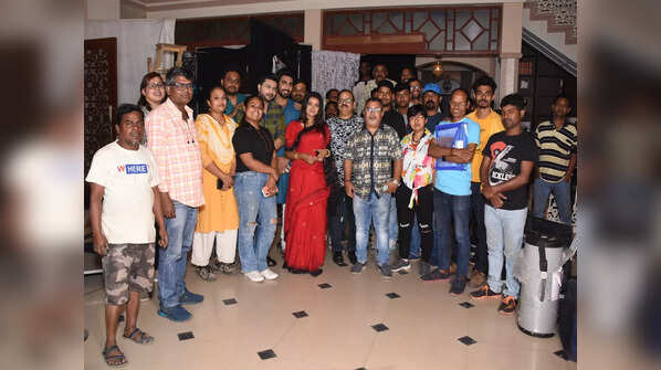 Pics from Diya Basu-Shayan Mukherjee starrer Canning Er Minu’s wrap up ...