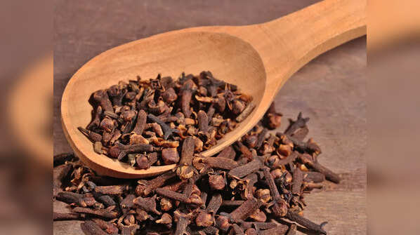Clove & Tulsi Benefits: 9 reasons to have clove and tulsi on an empty ...