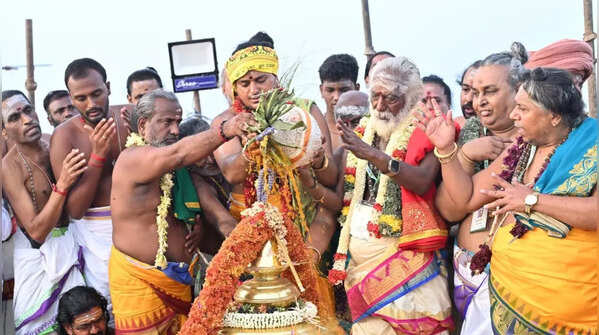 Divine dawn at Tamil Nadu's Thiruchendur: Grand rituals, sea of ...