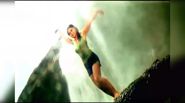 Top 10 Hottest waterfall women in Bollywood