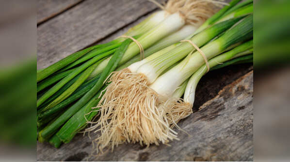 What is the difference between onion and spring onion and which is ...