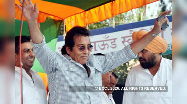 Narendra Modi finds fans in Bollywood