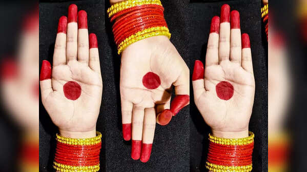 Significance of the beautiful tradition of applying alta on feet