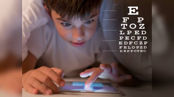 Signs of weak eyesight in children that parents shouldn't ignore