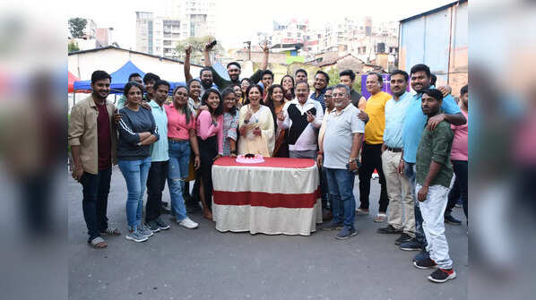 Pics from Diya Basu-Shayan Mukherjee starrer Canning Er Minu’s wrap up ...