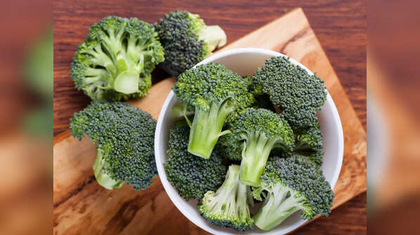 Vitamin K-rich foods to prevent bleeding and bruising