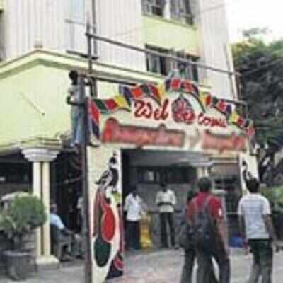 '˜Dhoti-kurta' snags cheating choultries