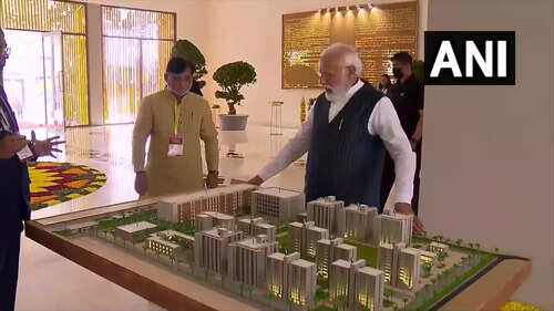 PM Modi in Kerala Live: PM Narendra Modi flags off Kerala first Vande ...