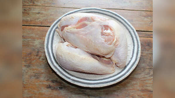The right way to cut a whole chicken into fine pieces