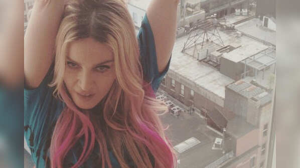 Singers who dyed their hair