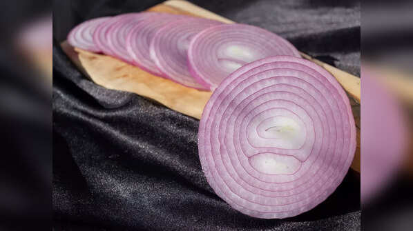 Different ways of cutting onions and their importance in cooking