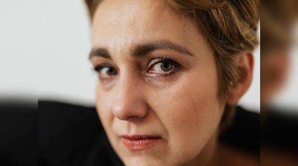 Subtle body language signs that indicate psychological distress