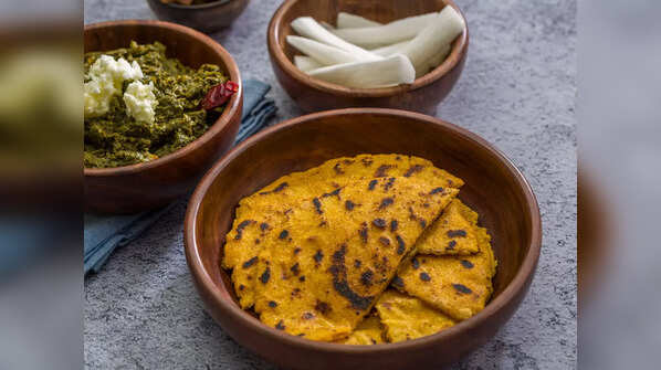 This foolproof way will help you make Makki Ki Roti without cracking it