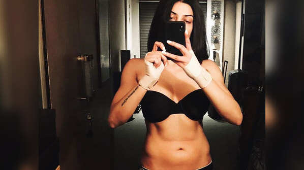 Esha Gupta To Jennifer Lopez 7 Times Actresses Nailed The Mirror