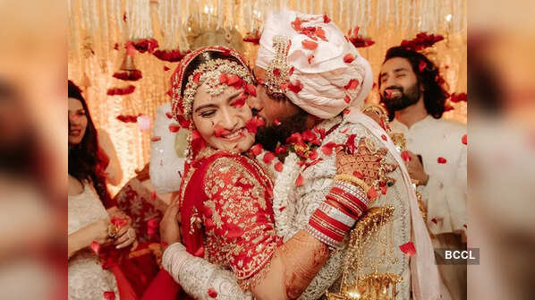 Arti Singh and Dipak Chauhan look dreamy in these wedding photos; you ...