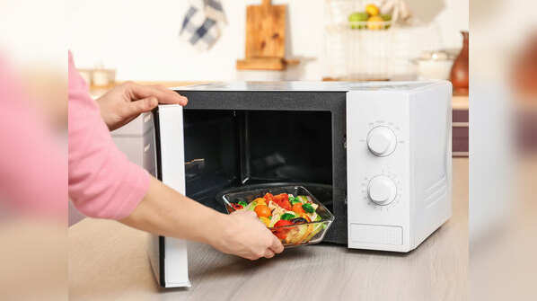 Common Microwave Mistakes: 10 mistakes you’re making while using your ...
