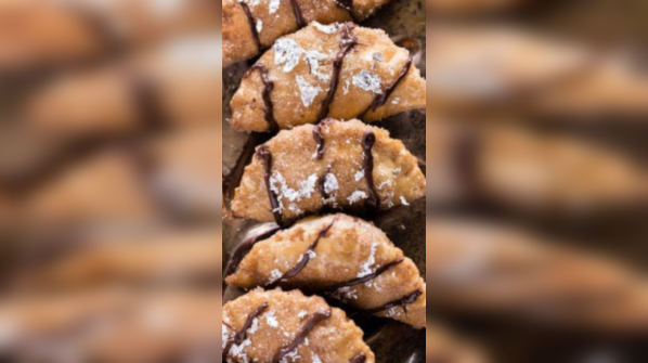 From UP's Gujiya to Maharashtra's Karanji: Different ways the HOLI ...