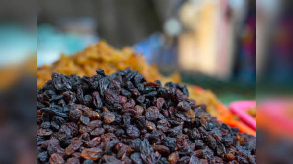 10 incredible benefits of soaked munakka (black raisin)