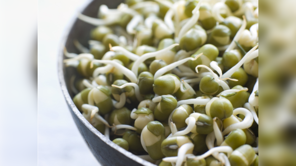 6 benefits of consuming sprouted moong dal daily