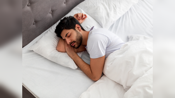 Sleeping less than 5 hours a day increases cardiovascular risk by 74% ...