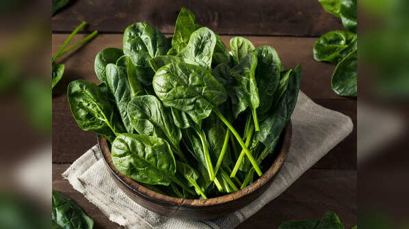 5 Types of desi Saag (leafy greens) that are a must have in this season