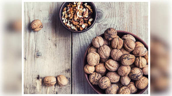 How eating a handful of walnuts can add to daily nourishment