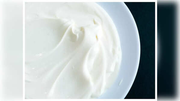Why does curd turn sticky? Is it safe to eat sticky curd?