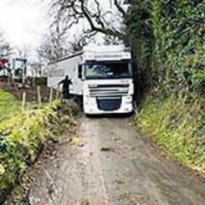 24-hour operation to rescue trapped lorry