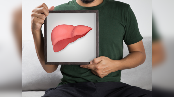 Signs of fatty liver on face and skin