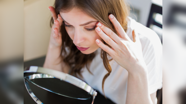 Why do we look attractive in the mirror but ugly in the photos?