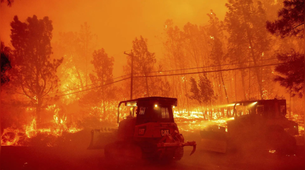 Wildfires rage across Western US: Houses, cars burn as smoke chokes ...