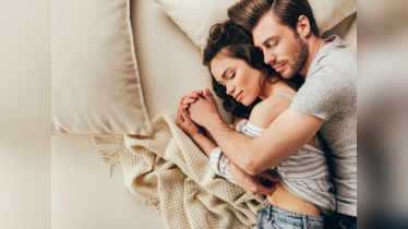 Couples Who Cuddle While Sleeping In Bed - Infoupdate.org