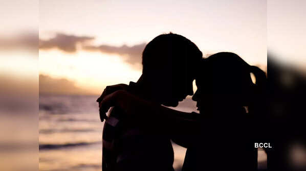 6 signs of intense chemistry with your partner