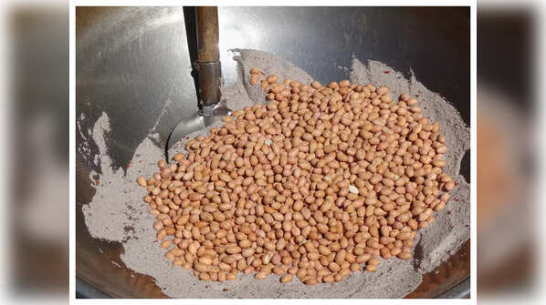 Sand Roasting of food: Benefits of traditional Sand Roasting of food ...