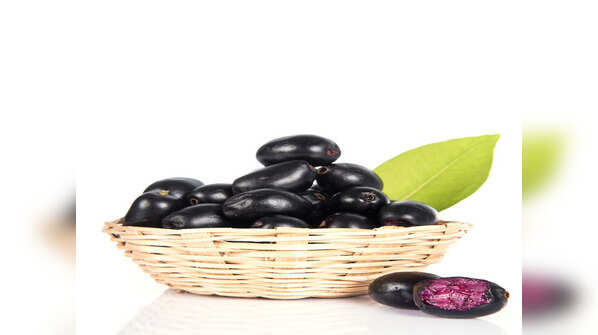 Here’s how you can manage diabetes with jamun seeds
