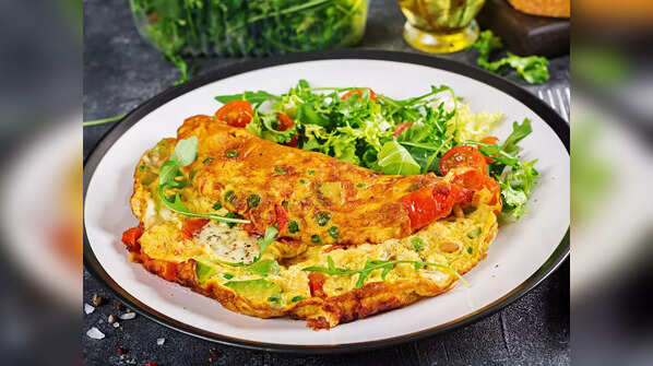 Boiled egg vs Omelette, which one has more nutrition?