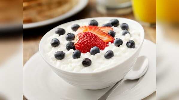 Milk vs. Curd: Which is a healthier dairy product?