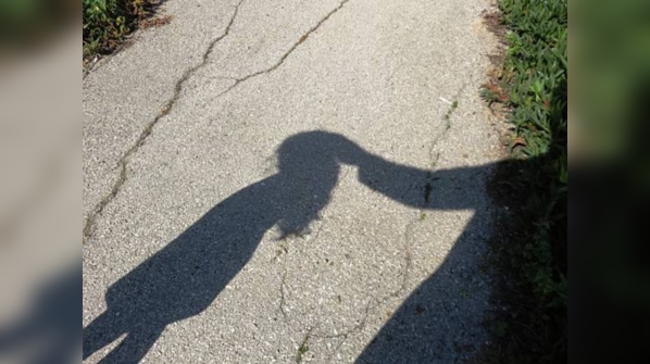 Parenting Tips: Does your child hug and kiss everyone? Here's how to ...