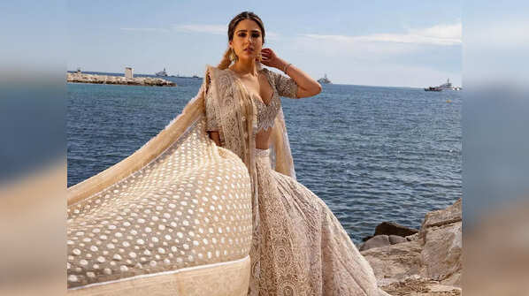 Sara Ali Khan, Esha Gupta, Manushi Chhillar: These beauties opt for ...