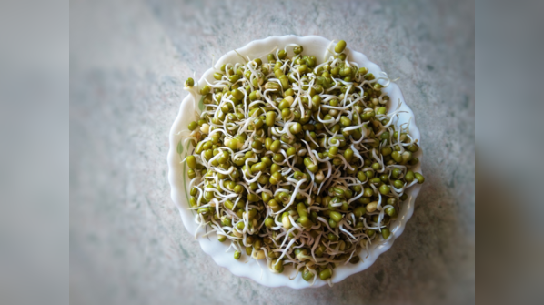 6 benefits of consuming sprouted moong dal daily