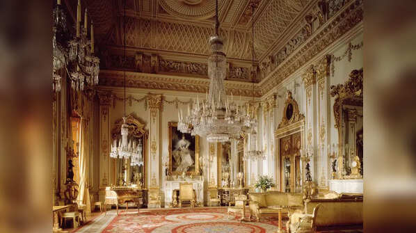 Photos from inside the Buckingham Palace that give a glimpse of the ...