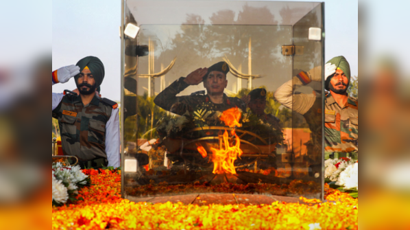 Vijay Diwas: Tributes pour in for 1971 war heroes