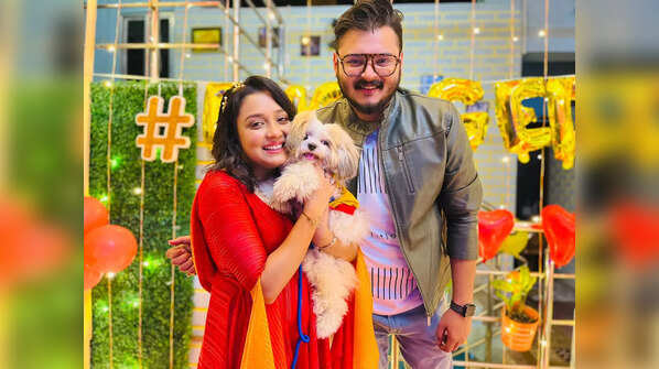 Mushy pics of newly married Sudipta Chakraborty and Swarna Shekar Joardar