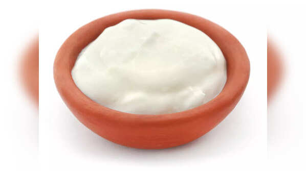 Why does curd turn sticky? Is it safe to eat sticky curd?