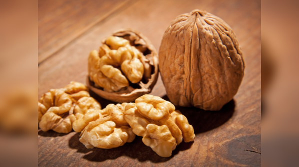 Why walnuts should be soaked before consuming in any season