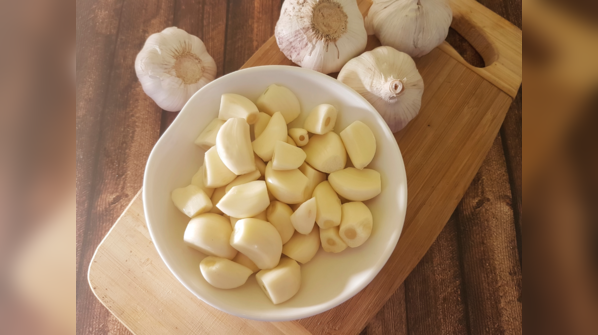 Garlic Benefits: 5 benefits of eating 1 raw garlic daily